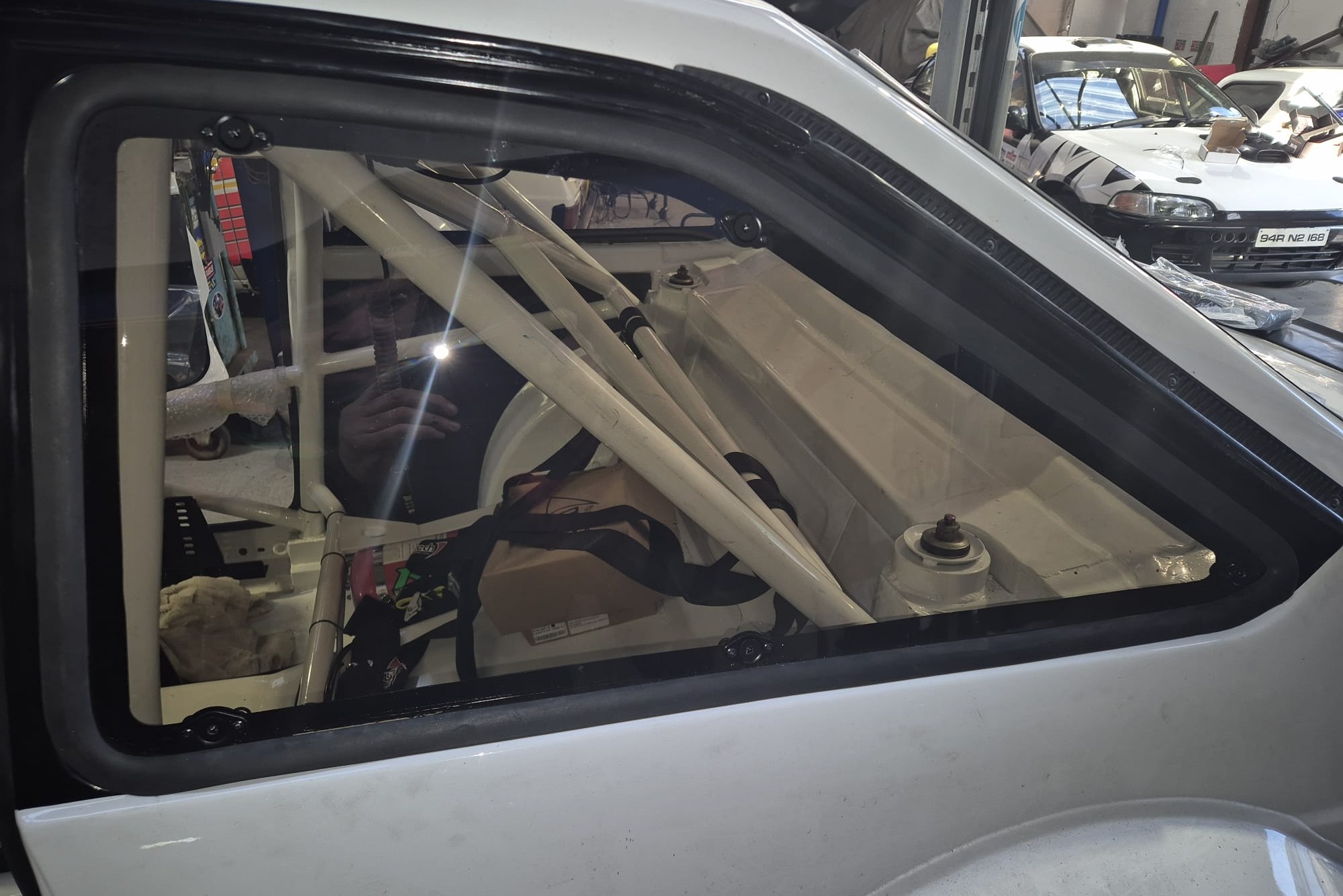 MK2 REAR POPOUT WINDOW KIT TINTED